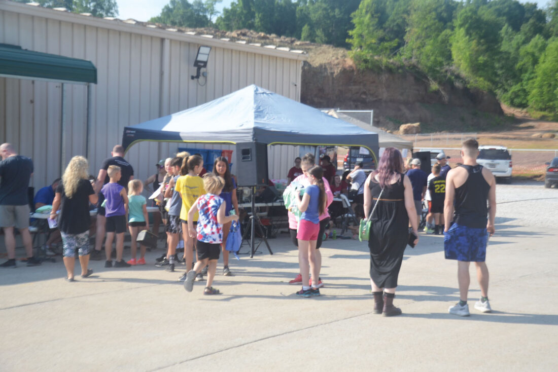 Racers enjoy playing dirty (but fair) at Vienna Mud Run | News, Sports ...